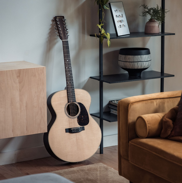 What Are the Differences Between 6-String and 12-String Guitars?